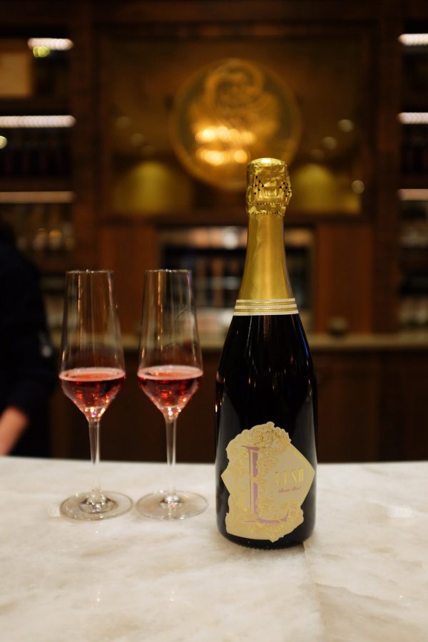 Two Sisters Vineyards, A Family Affair! | Sparkling Winos